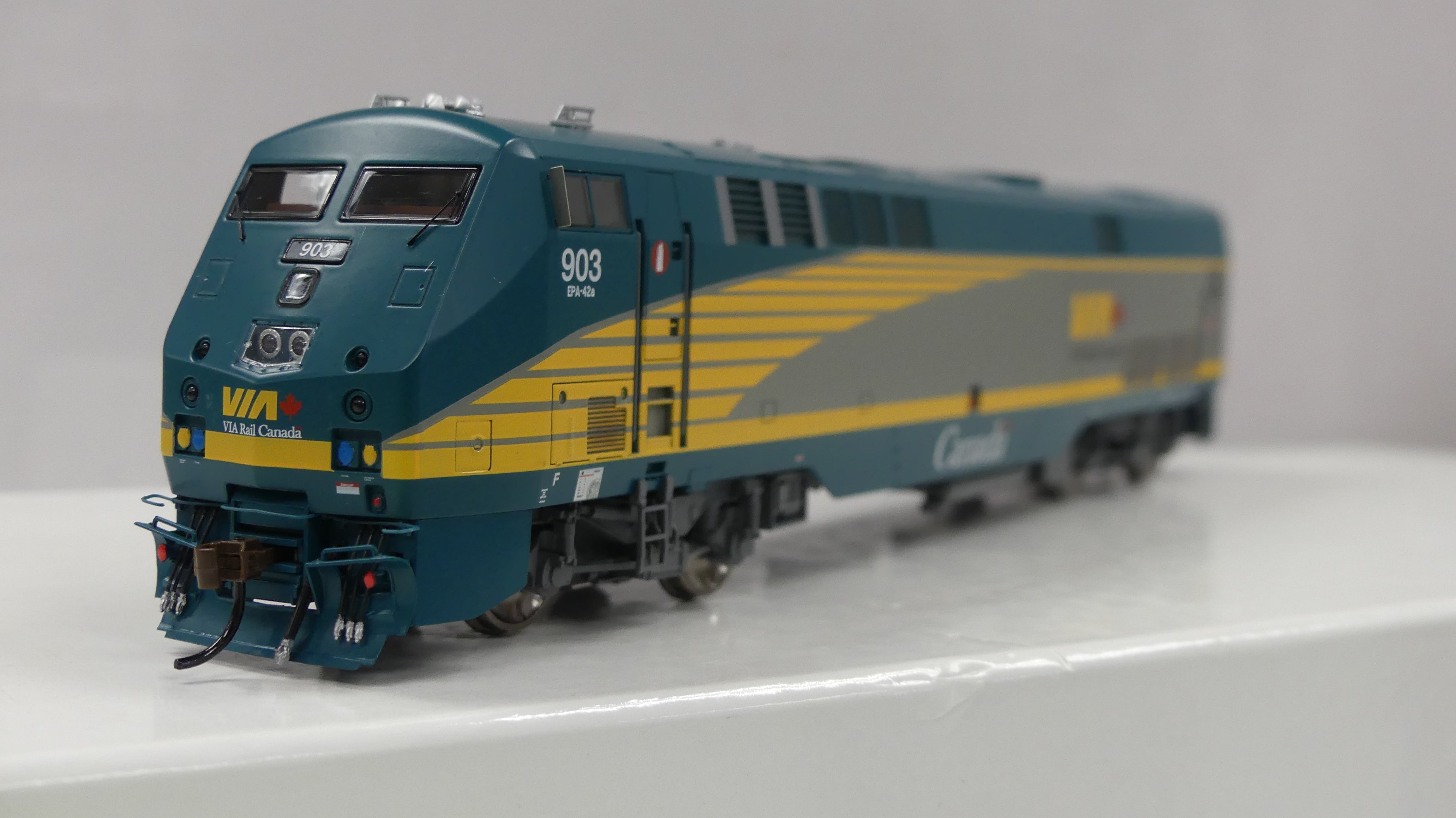 Athearn Genesis HO Scale P42DC VIA Rail "Teal/Green Scheme" DCC Ready ...