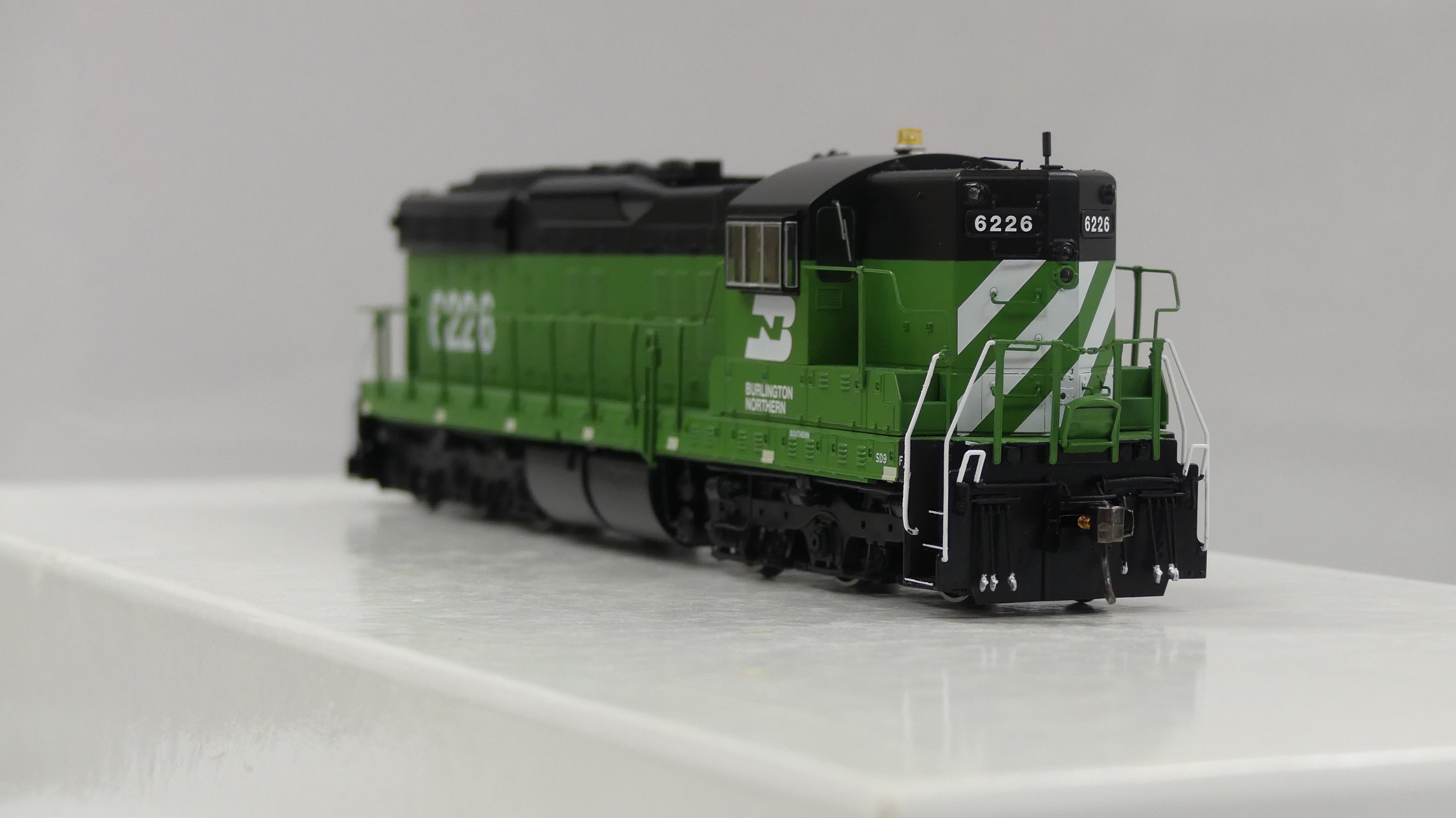 Rapido Ho Scale EMD SD9 Burlington Northern DCC & Sound – Railway City ...